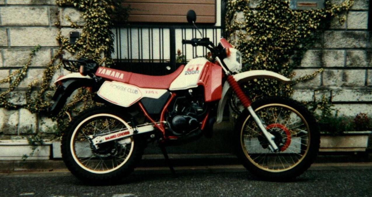 YAMAHA DT200R | キャンピングカーでHAPPY CAR LIFE